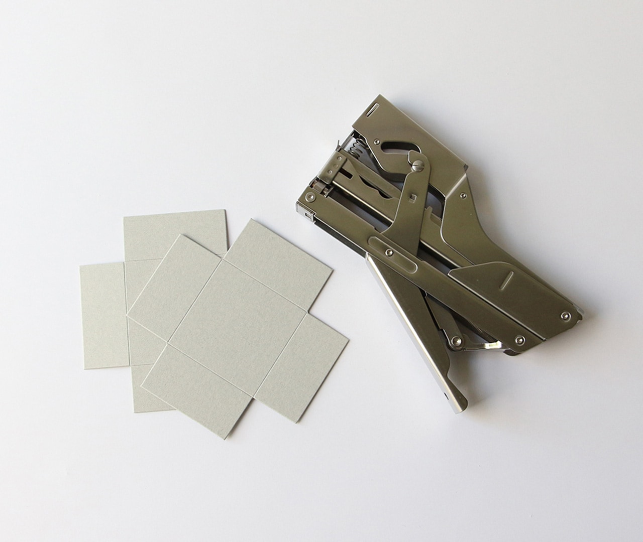 cornervery コーナーベリー ステープラー | オリジナルの角留め箱が作れるホッチキス | BRANDS,cornervery | DETAIL ONLINE STORE